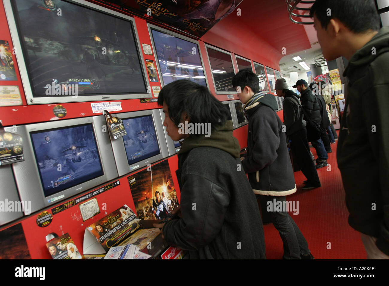 Akihabara japan tokyo computer store hi-res stock photography and ...