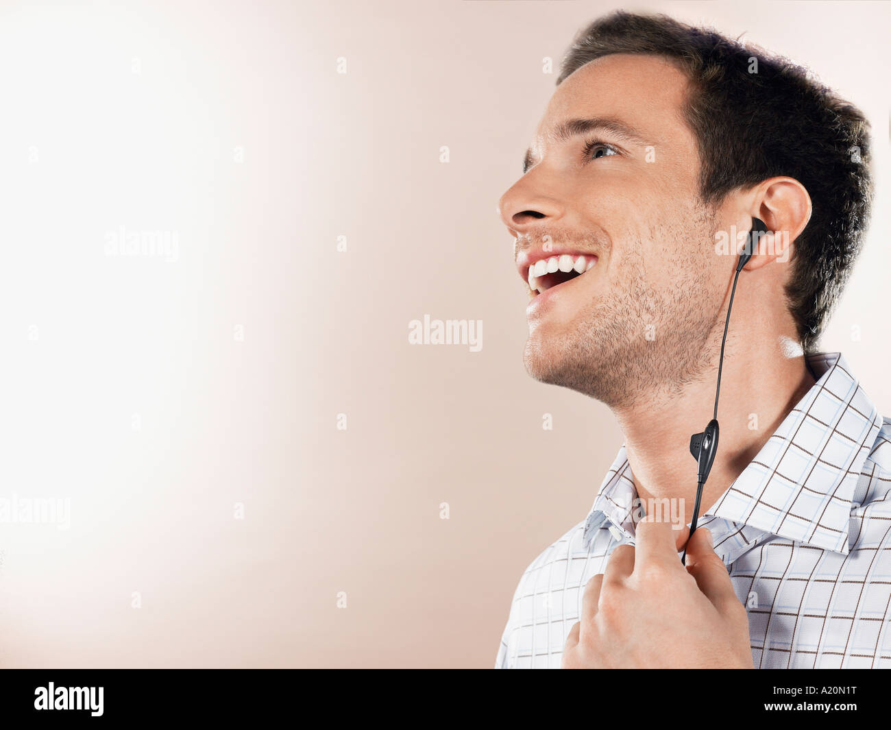 Man with earpiece, head and shoulders Stock Photo - Alamy