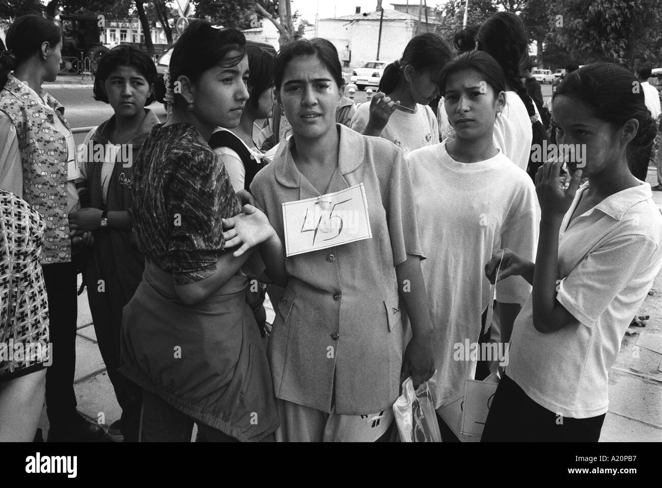 Girls samarkand uzbekistan hi-res stock photography and images - Alamy