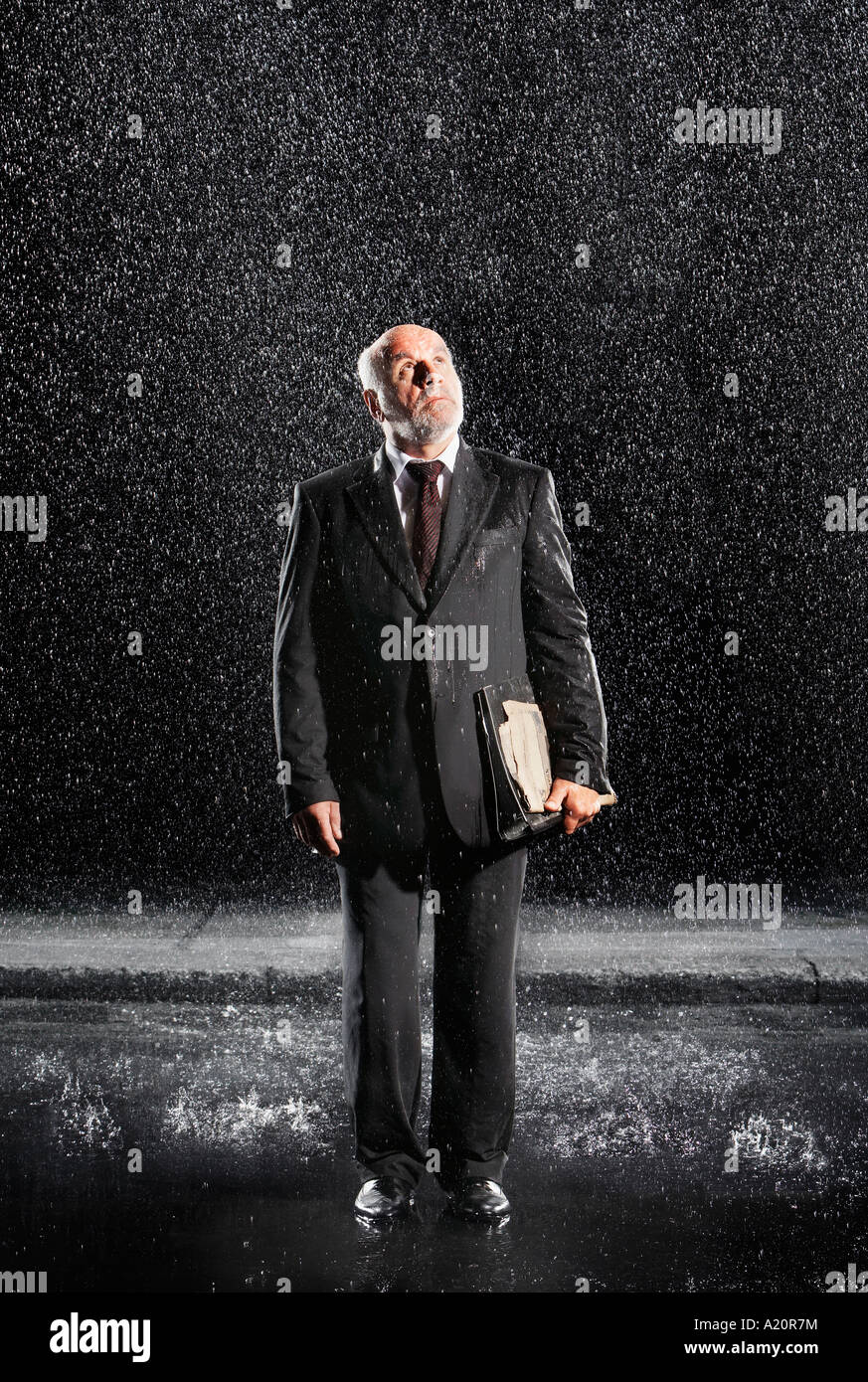 Rain falling hi-res stock photography and images - Alamy