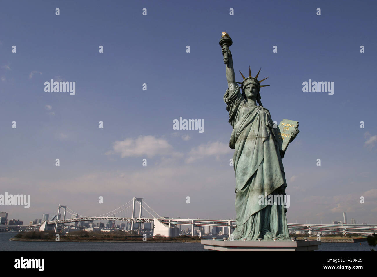 A replica of the New York Statue of Liberty, standing in front of ...