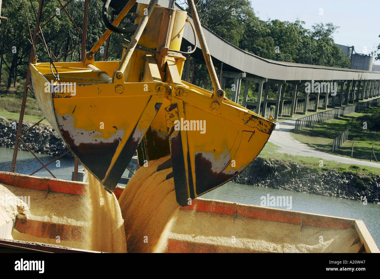 Bulk carrier grain loading hi-res stock photography and images - Alamy