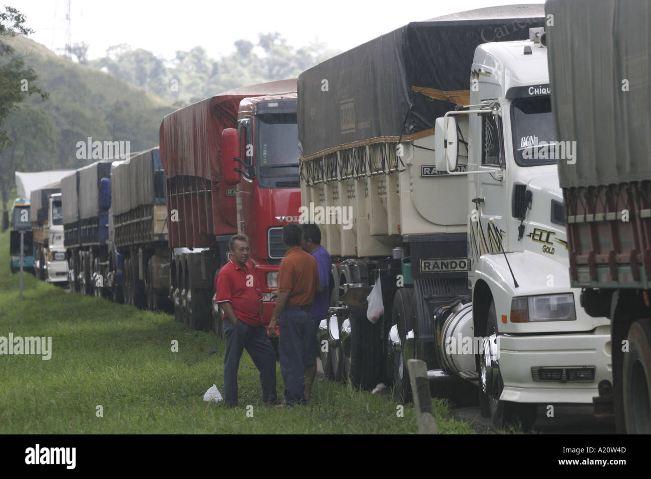 Queues of lorries hi-res stock photography and images - Alamy