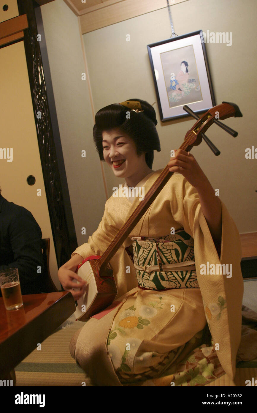 Geisha musical instrument japan japanese hi-res stock photography and ...