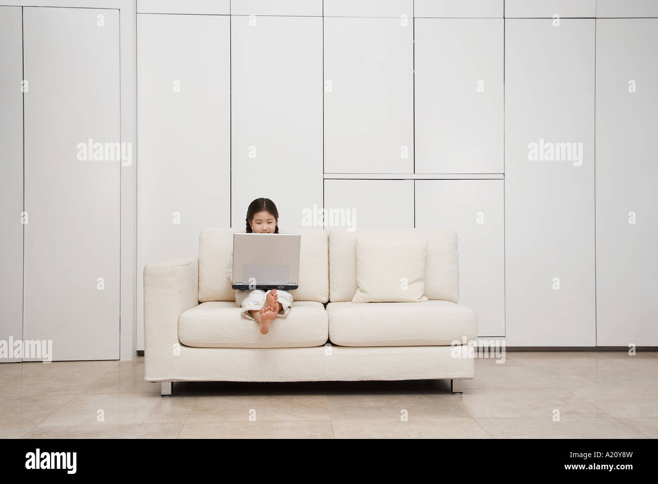 4 6 asian girl barefoot hi-res stock photography and images - Alamy