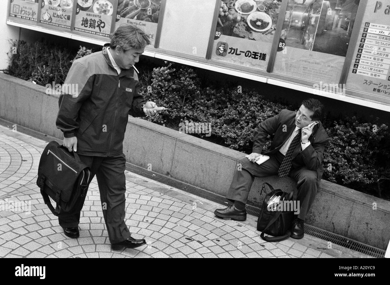 Salarymen on mobile phone hi-res stock photography and images - Alamy