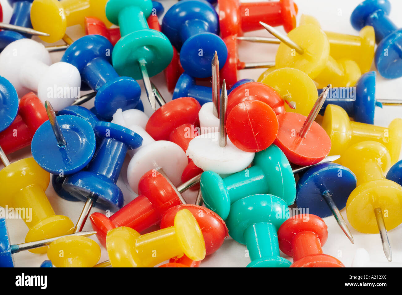 Coloured map pins hi-res stock photography and images - Alamy