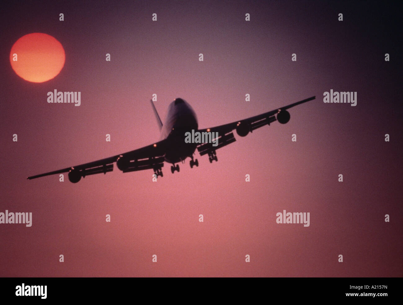 Flying plane sunset hi-res stock photography and images - Alamy