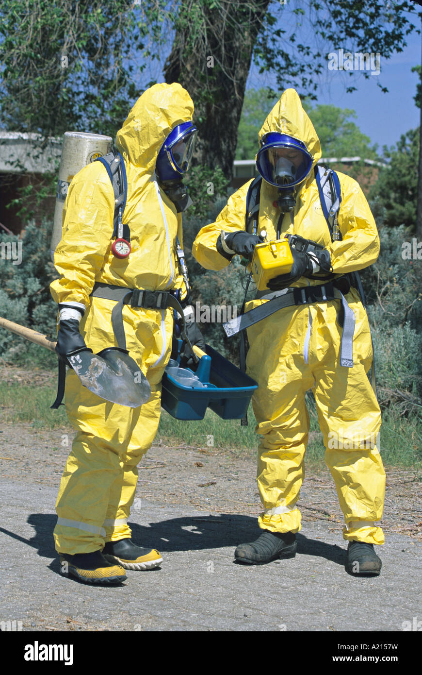 Hazmat suit spill hi-res stock photography and images - Alamy
