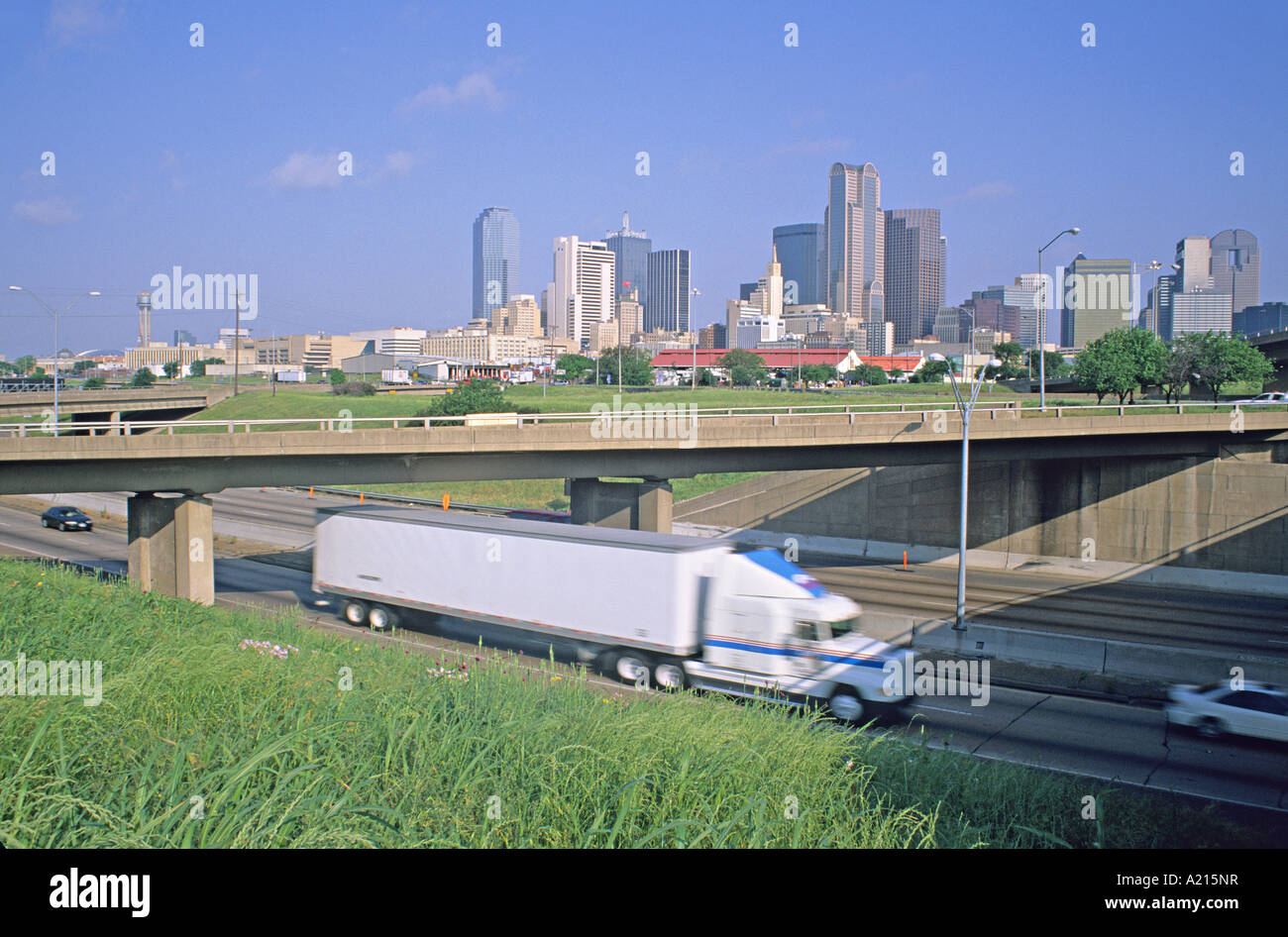 Dallas freeway trailer truck hi-res stock photography and images - Alamy