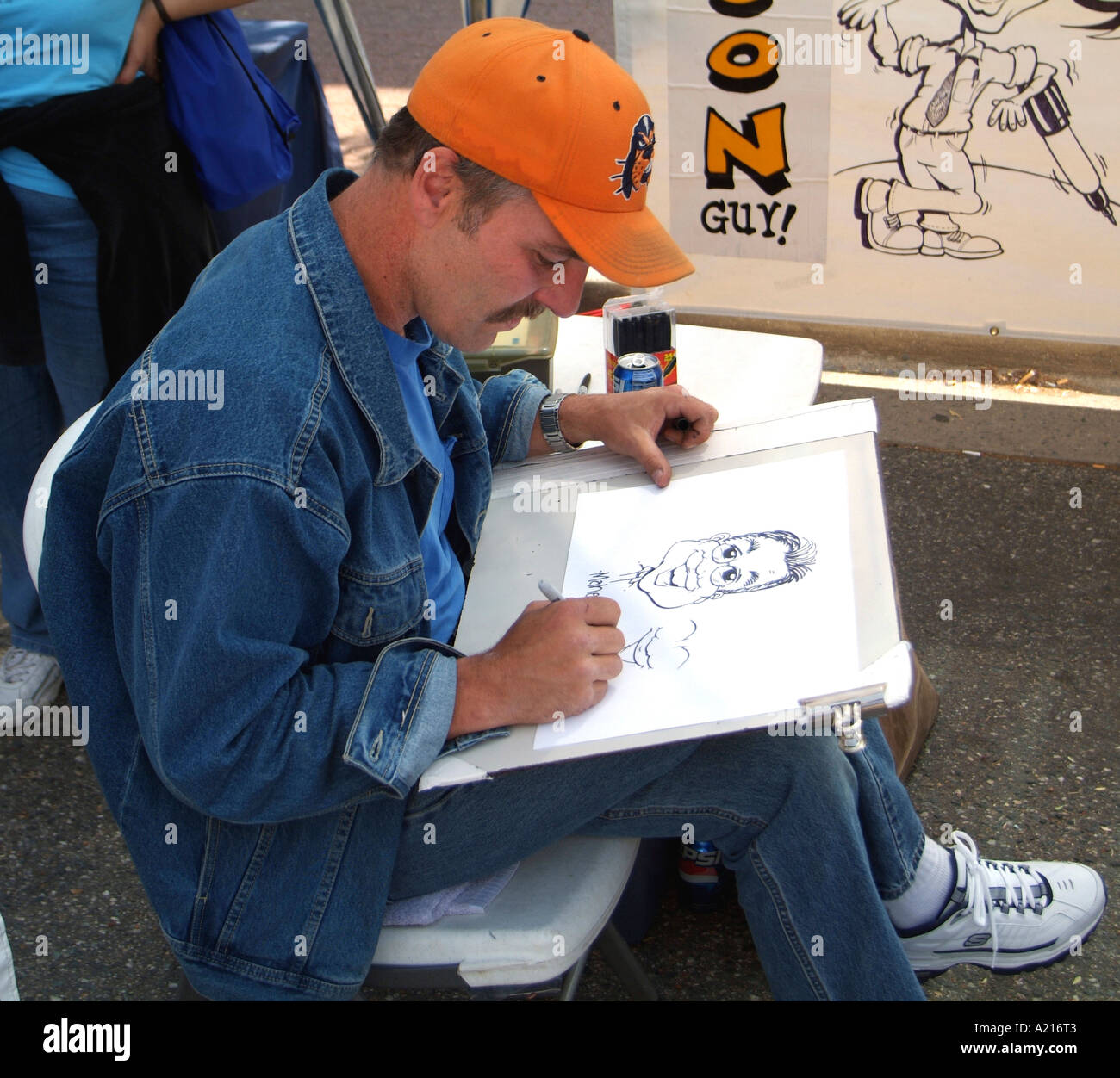 Cartoon artist drawing hi-res stock photography and images - Alamy