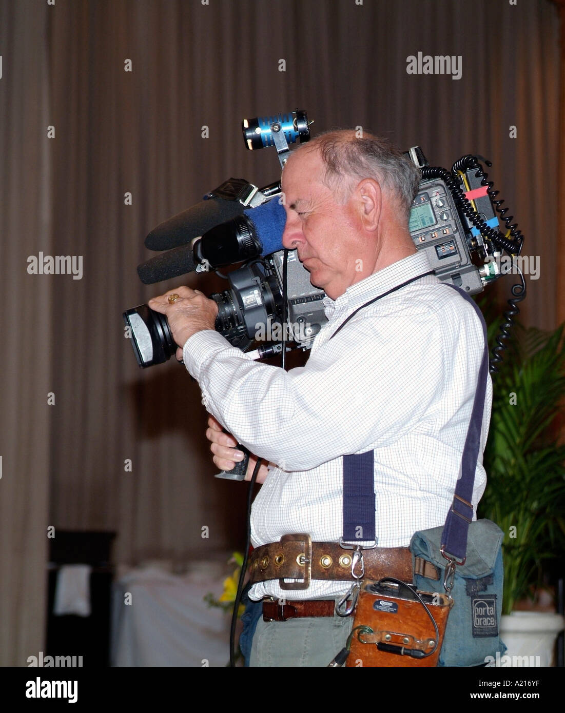 Media cameraman tv hi-res stock photography and images - Alamy