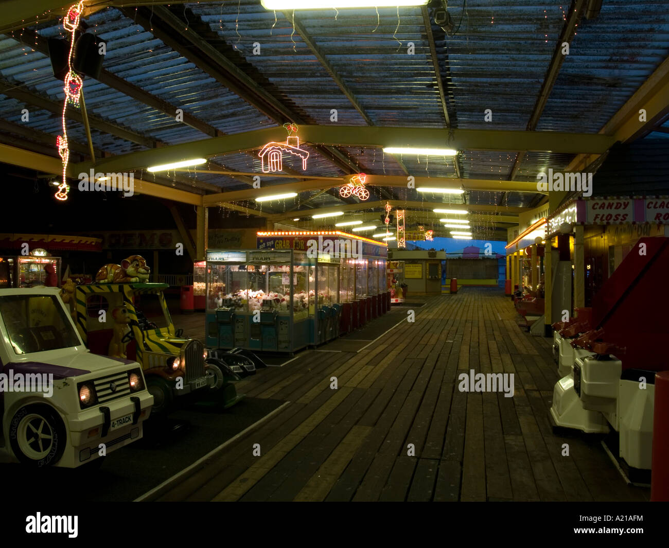 Deserted amusement arcade on Clacton Pier in winter Stock Photo - Alamy