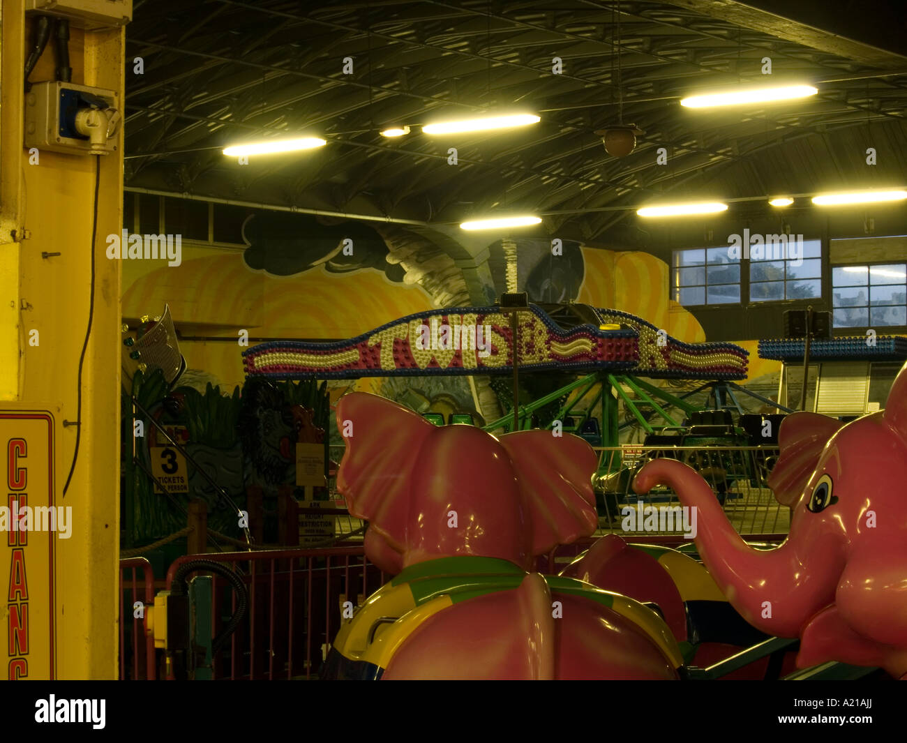 Amusement arcade on clacton pier hi-res stock photography and images ...