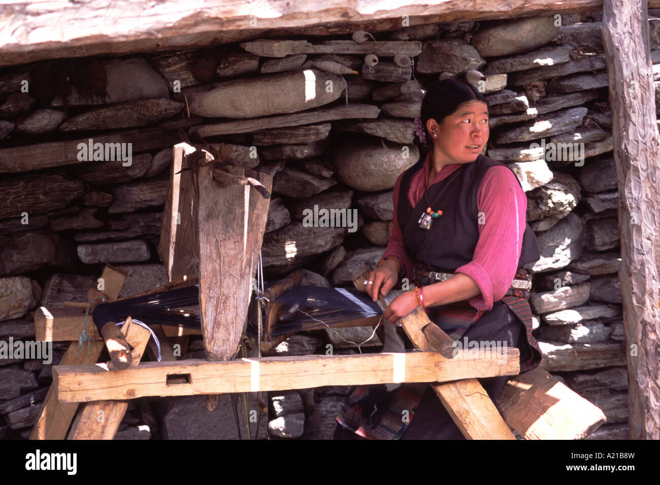 Weaving loom nepal hi-res stock photography and images - Alamy