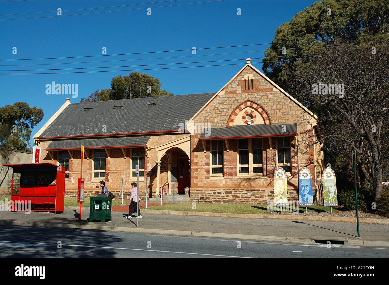 Single storey bus hi-res stock photography and images - Alamy