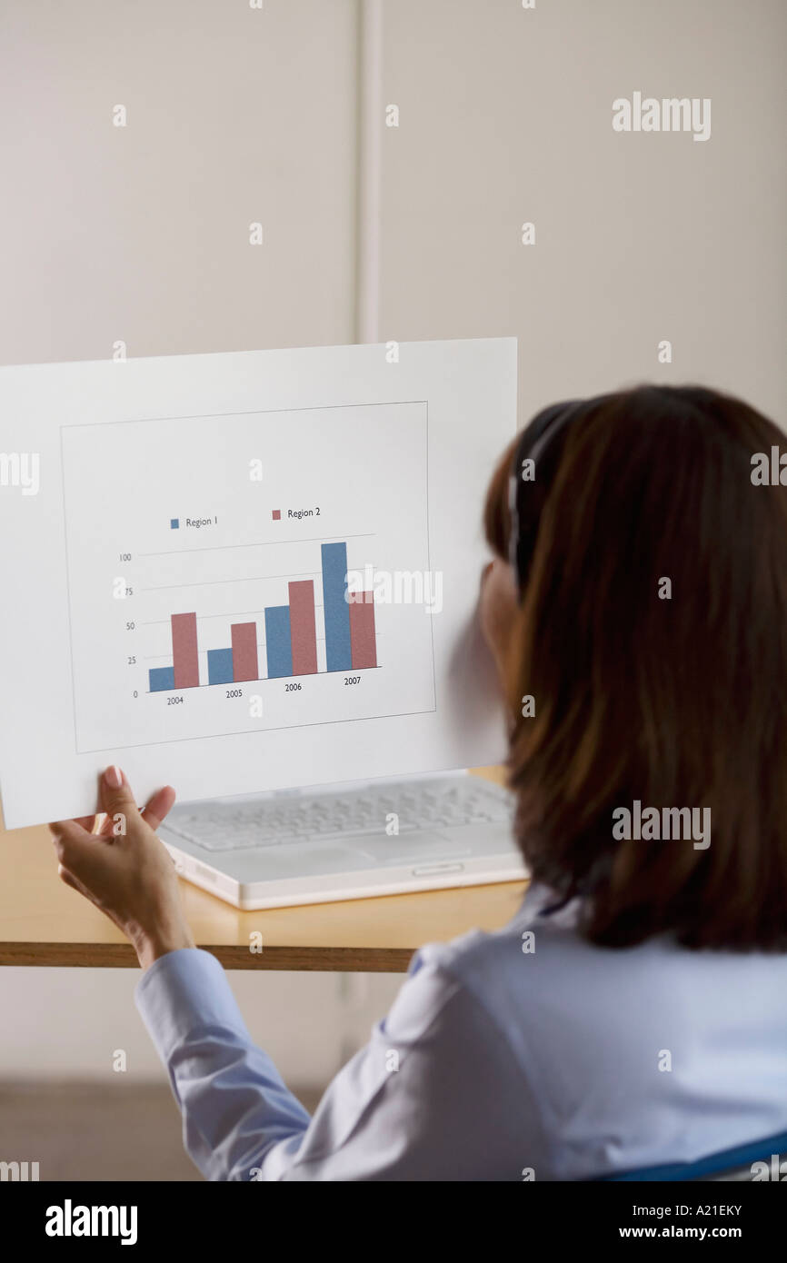 Desk businesswoman working bar graph hi-res stock photography and ...