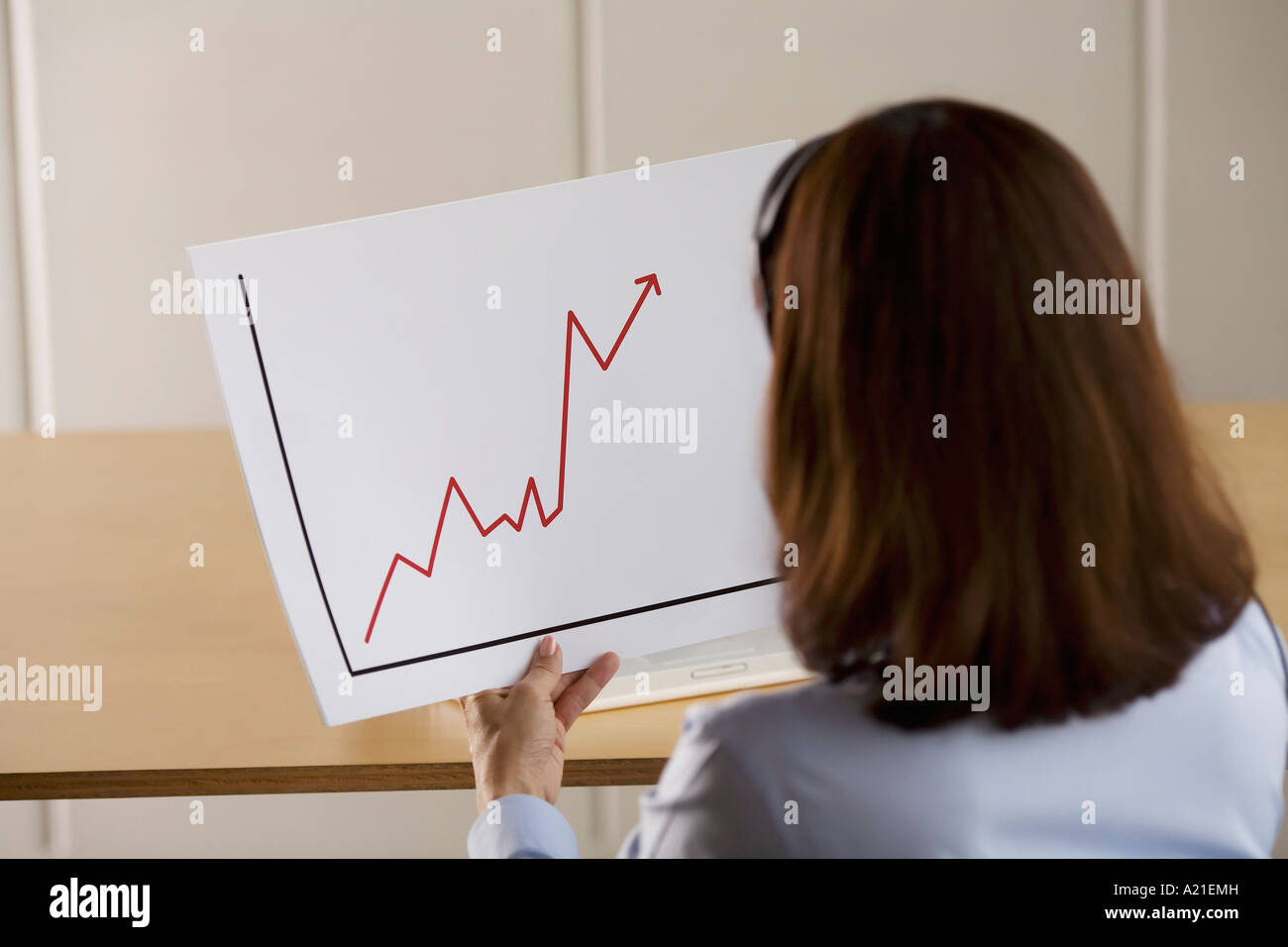 Old line graph hi-res stock photography and images - Alamy