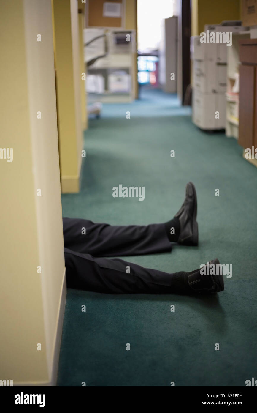 Mans dead body legs floor hi-res stock photography and images - Alamy