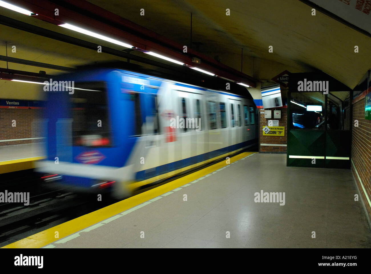 SUBWAY STATION MADRID SPAIN Stock Photo - Alamy