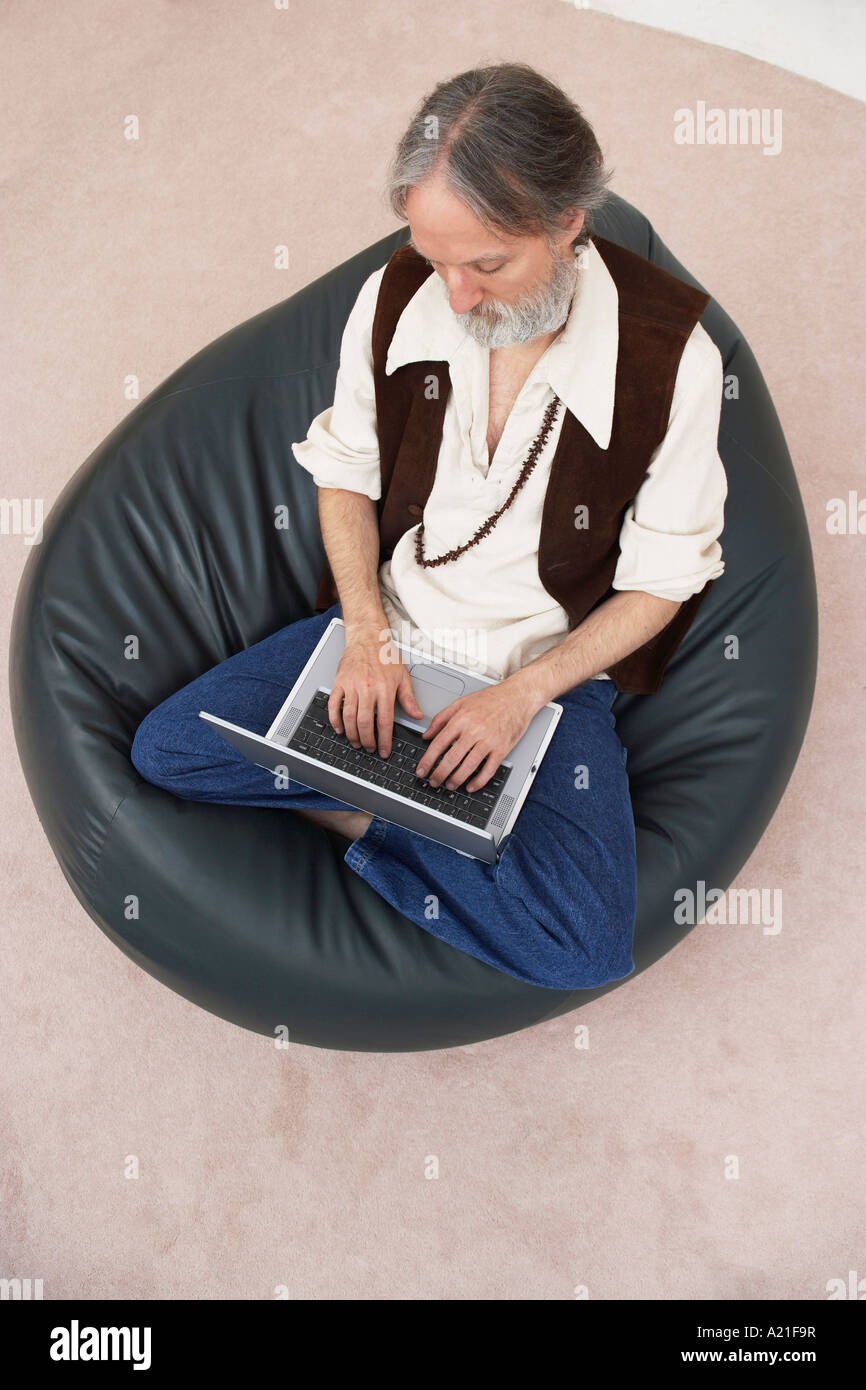 Person over 60 with mobile High Resolution Stock Photography and Images ...