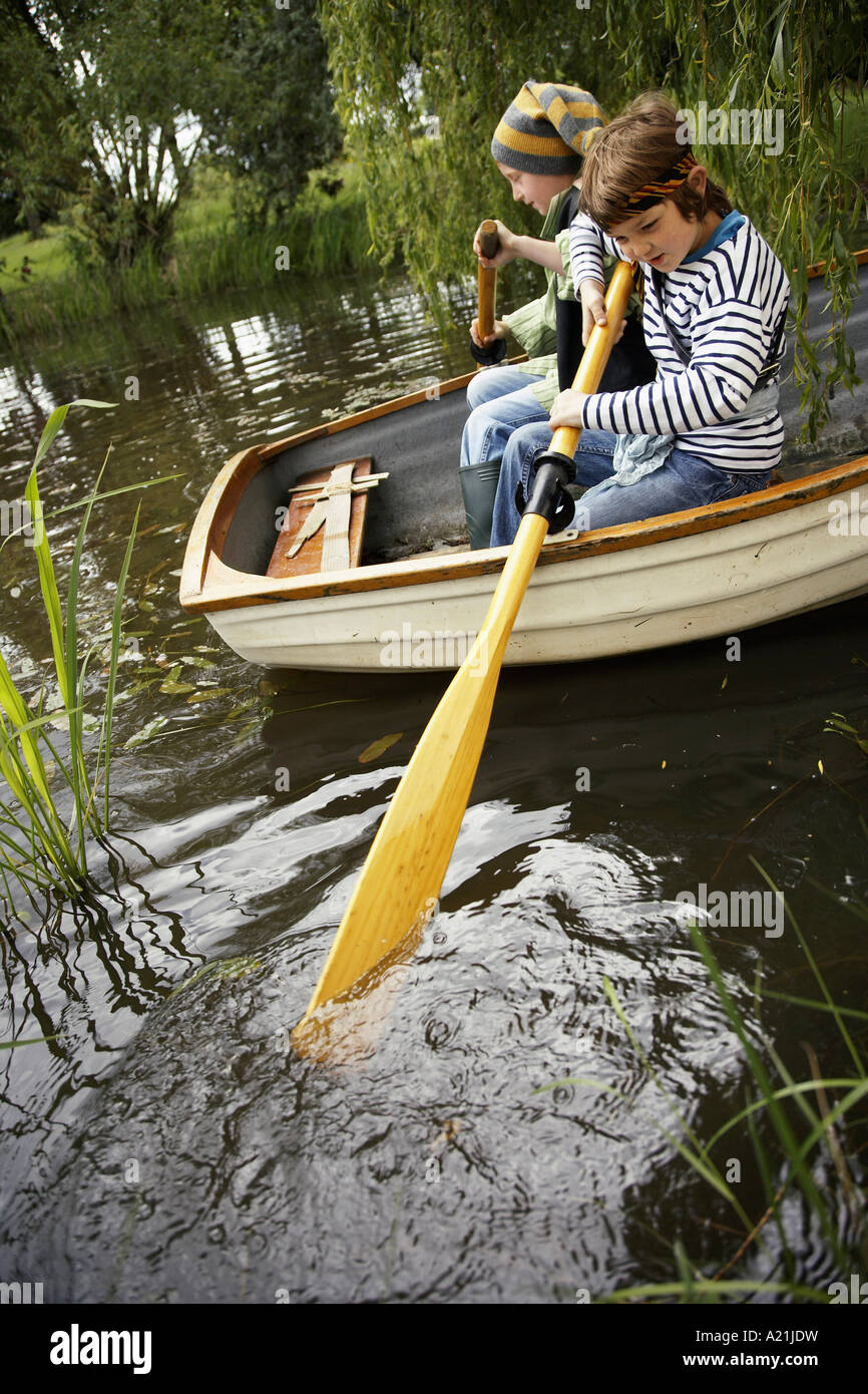 Boys dressed as pirates hi-res stock photography and images - Alamy