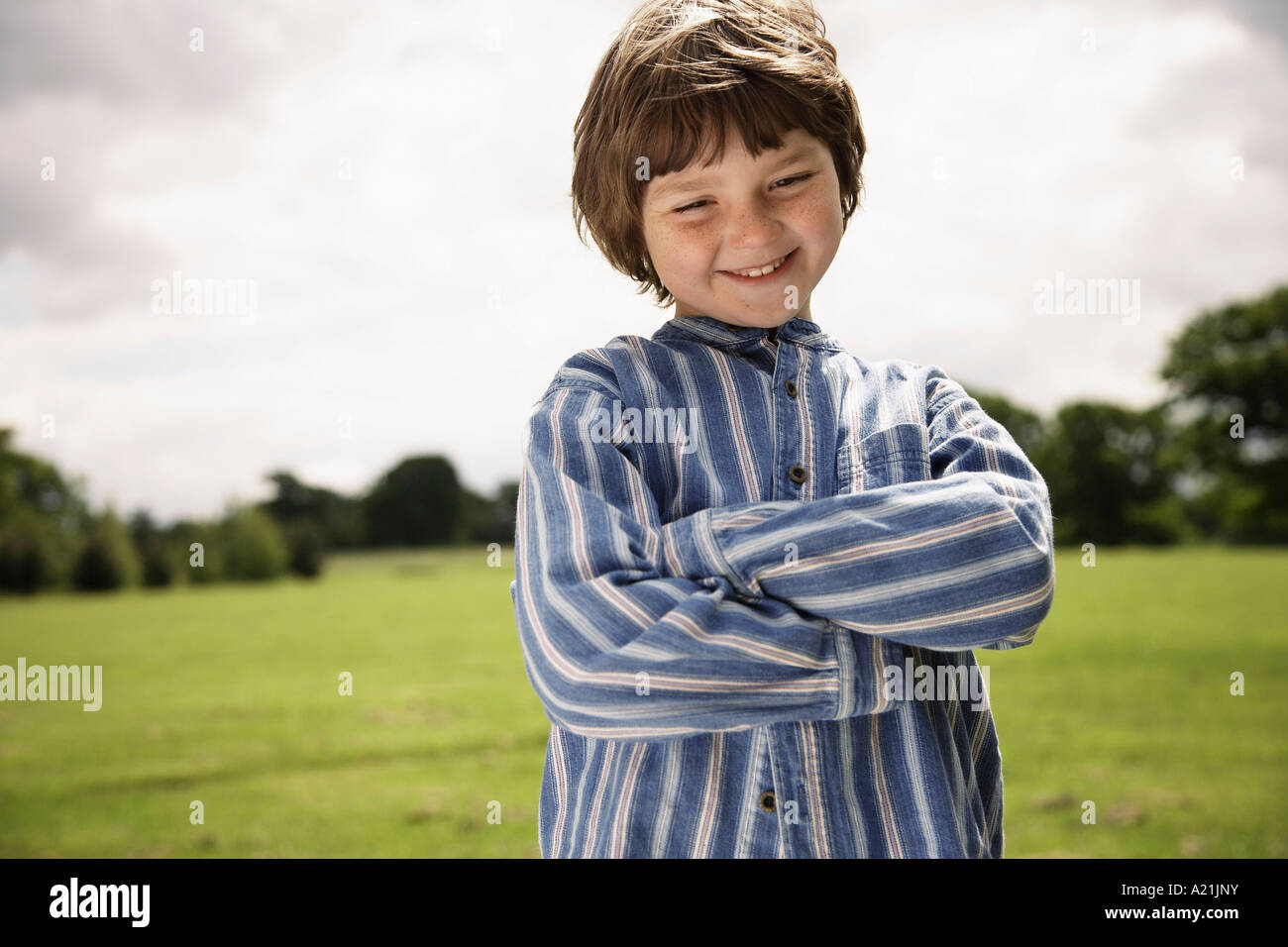 Solo tween boy hi-res stock photography and images - Alamy
