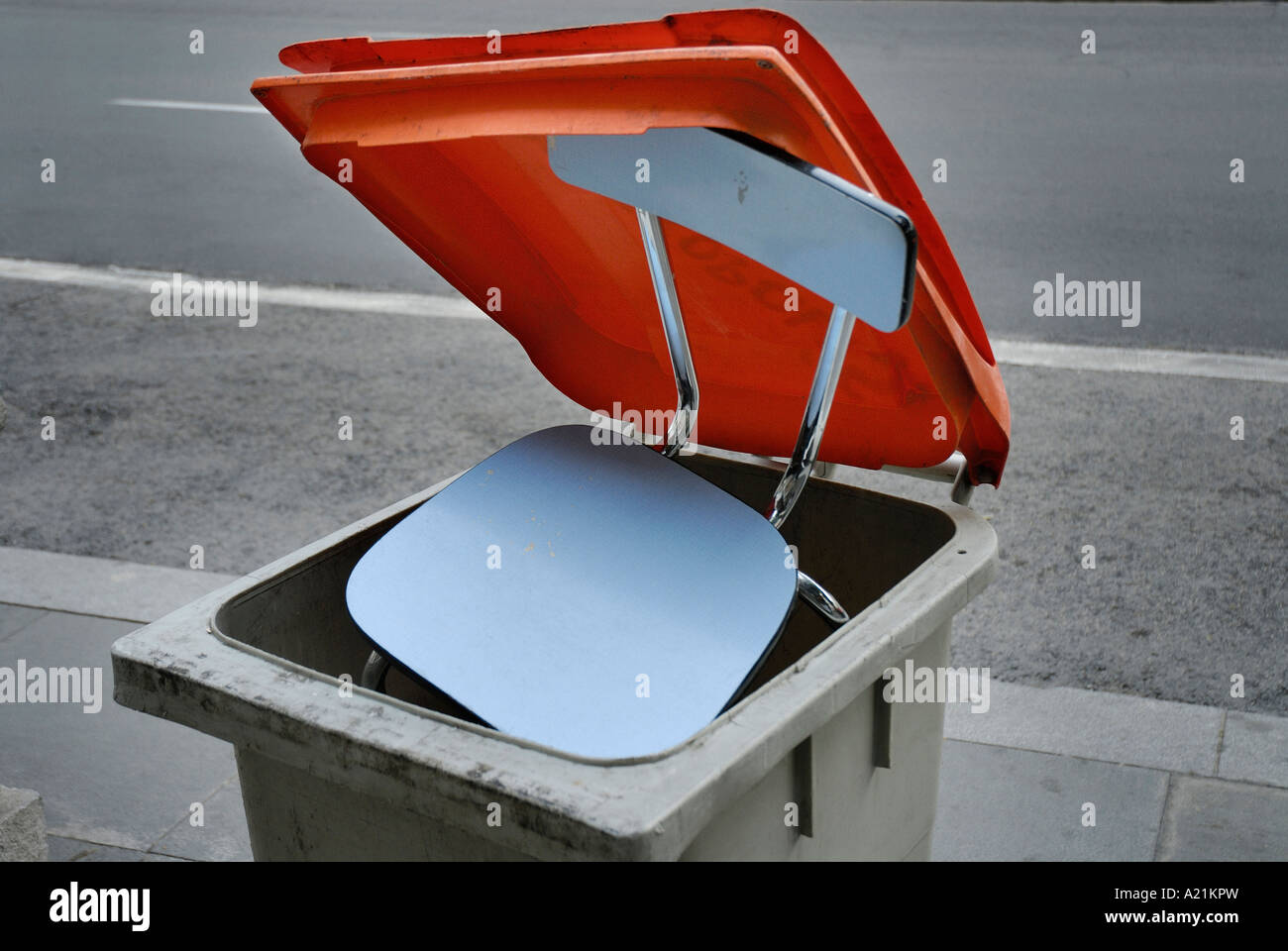 TRASH WASTE RECYCLE CONTAINER Stock Photo - Alamy