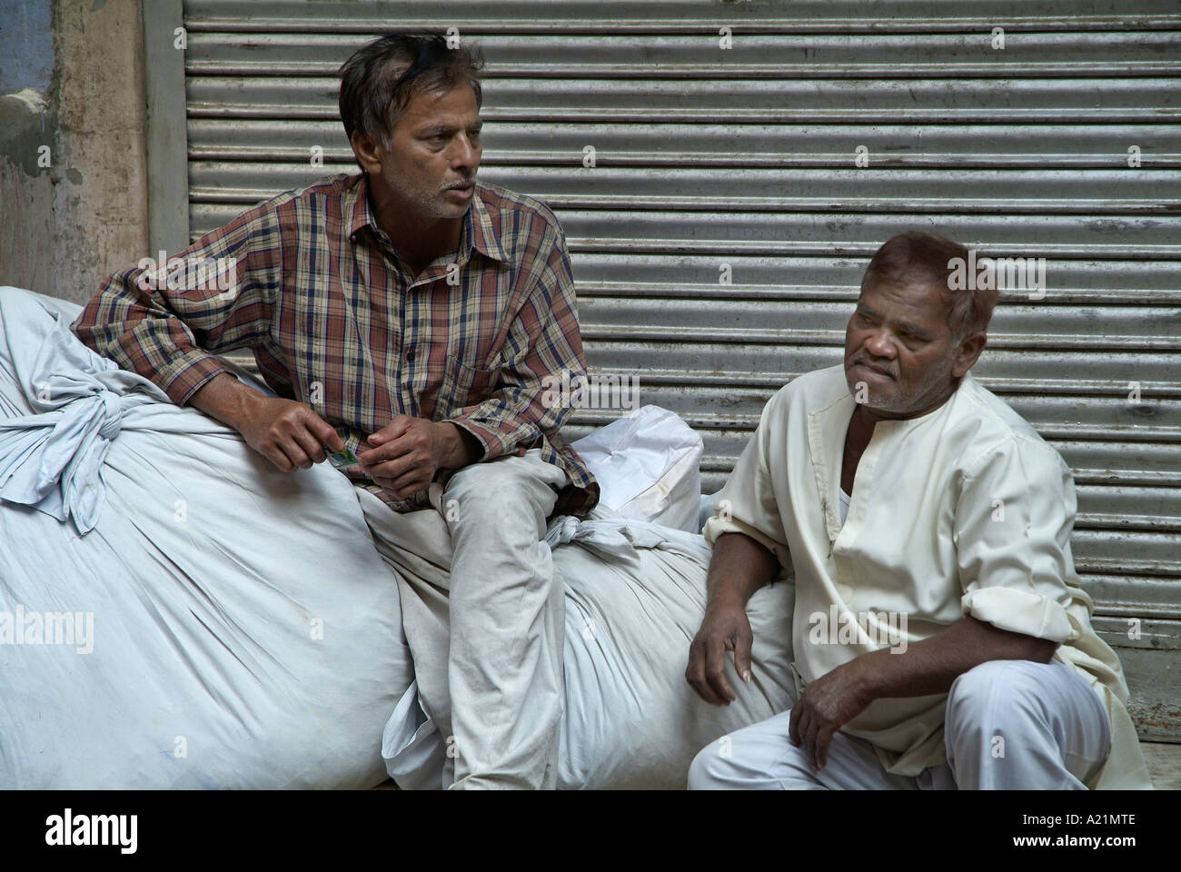 Old indian men chatting hi-res stock photography and images - Alamy