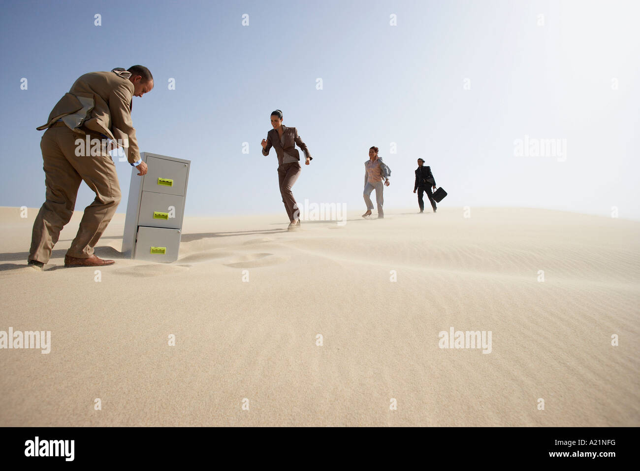 Guy walking in the desert hi-res stock photography and images - Alamy