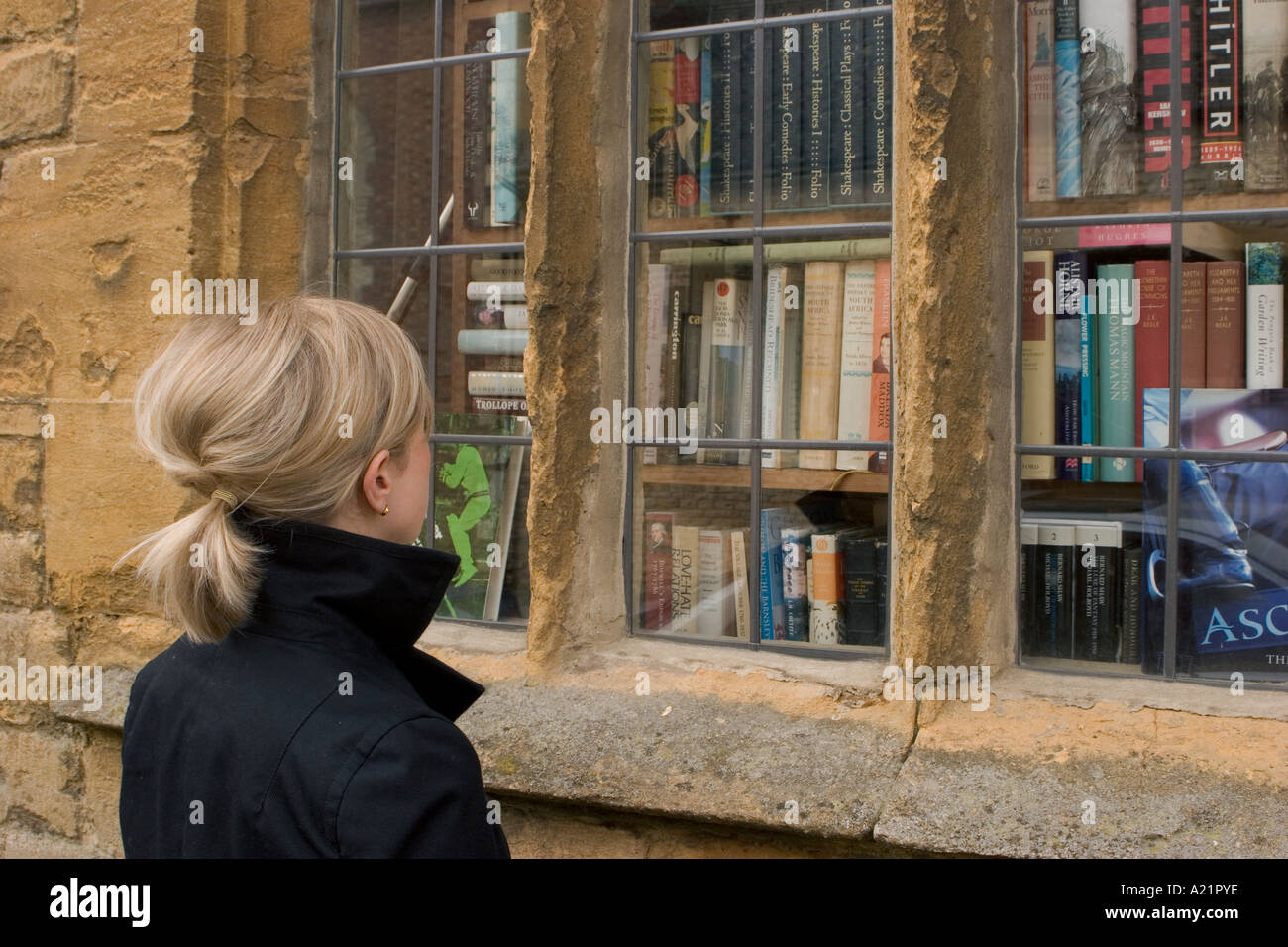 Books by a window hi-res stock photography and images - Alamy