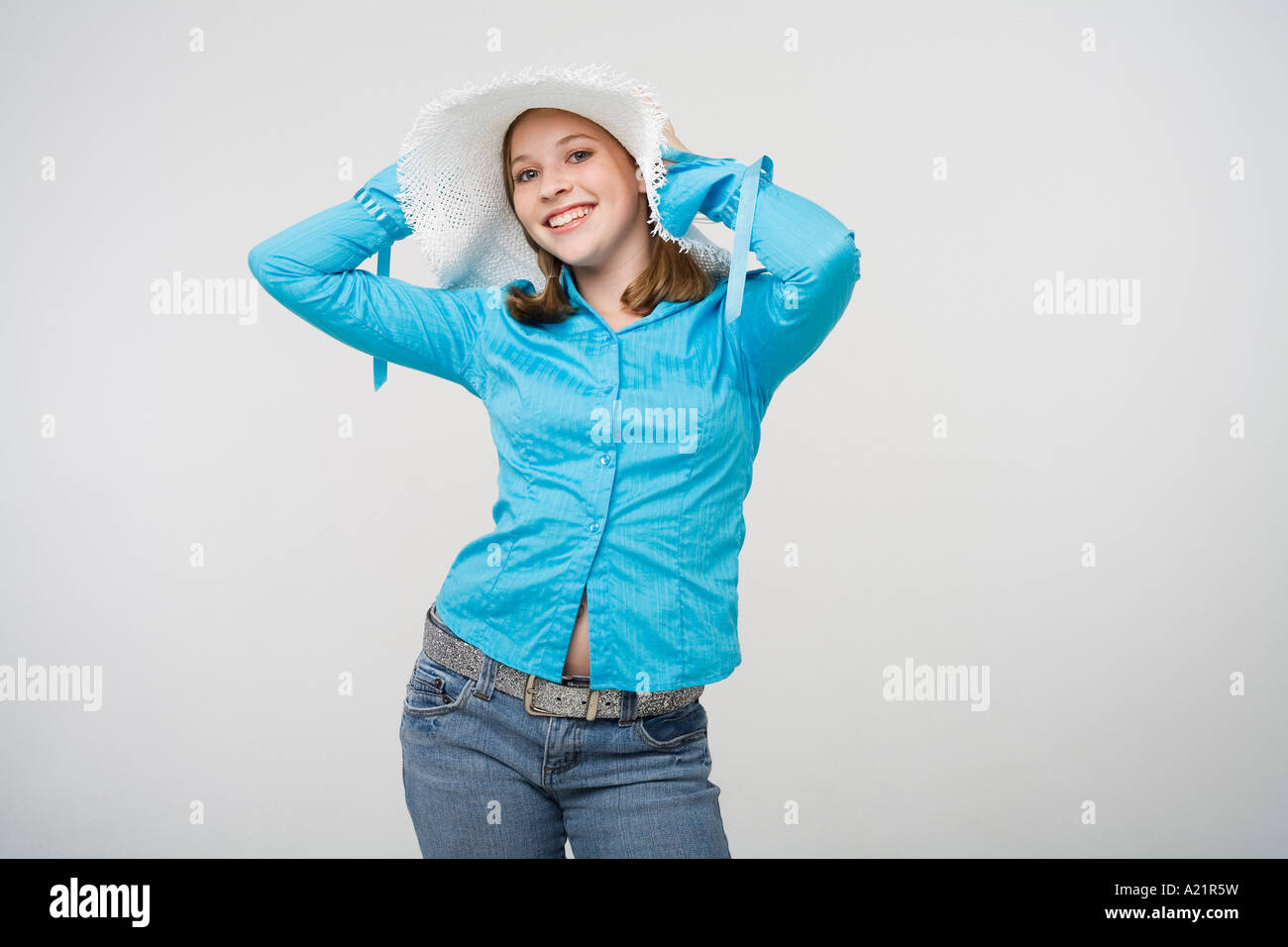 Pretty 15 year old standing hi-res stock photography and images - Alamy