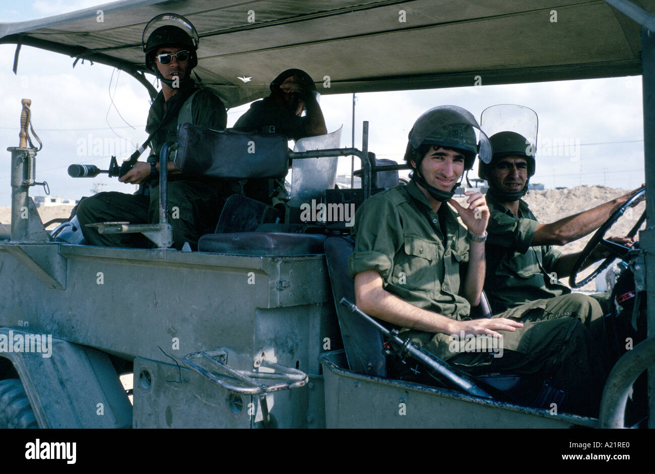 ISRAELI ARMY SOLDIERS IN JEEP Stock Photo - Alamy