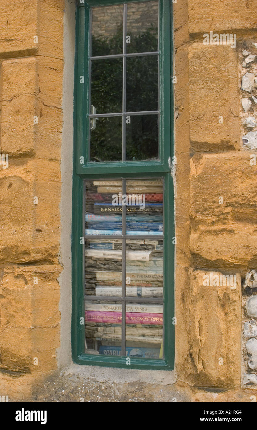 Book Shop Window Stock Photo - Alamy