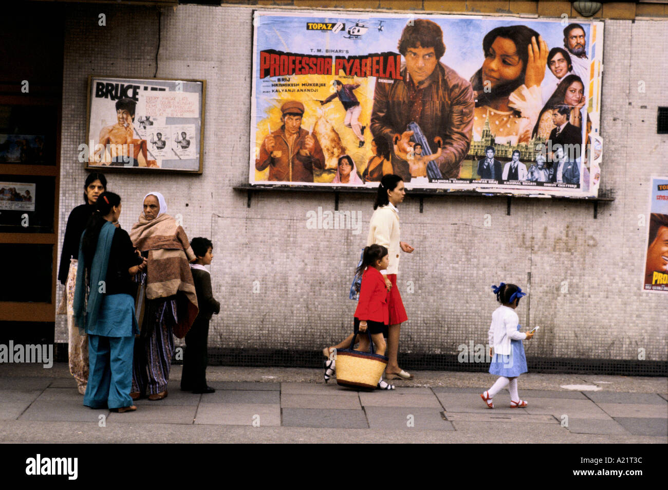 Asian community hi-res stock photography and images - Alamy