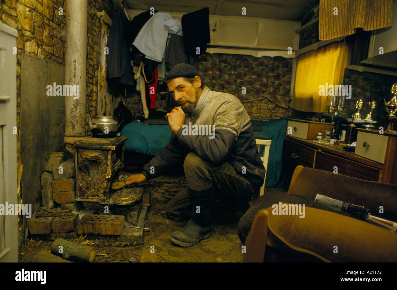 Makeshift home hi-res stock photography and images - Alamy