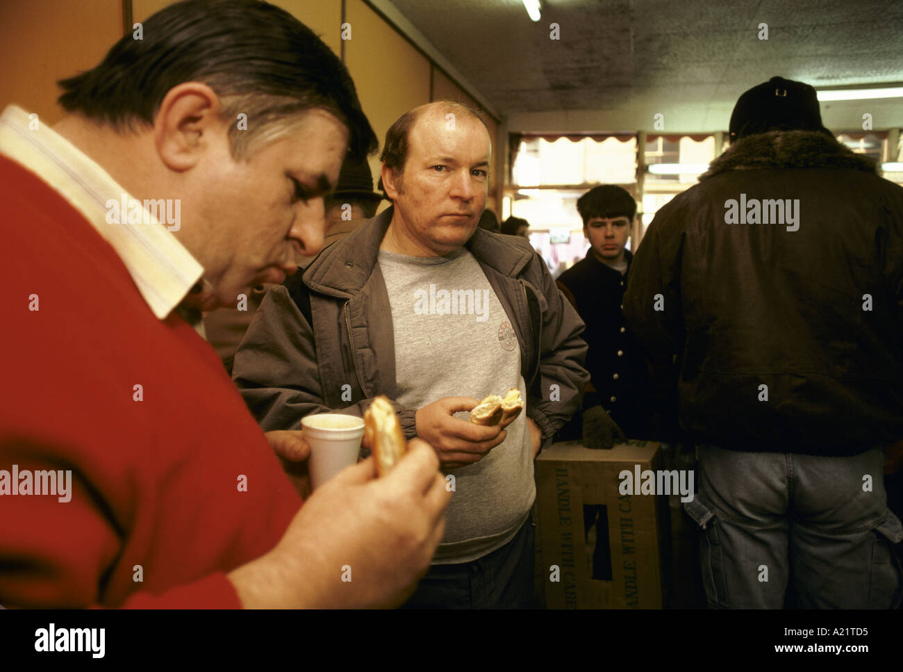 Men eating in a bagel bar Stock Photo - Alamy