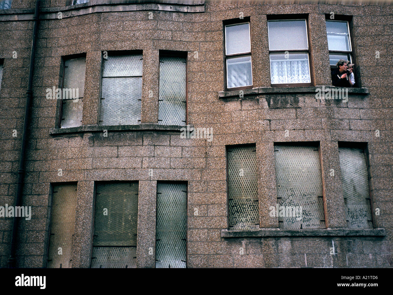 Run down housing scotland hi-res stock photography and images - Alamy