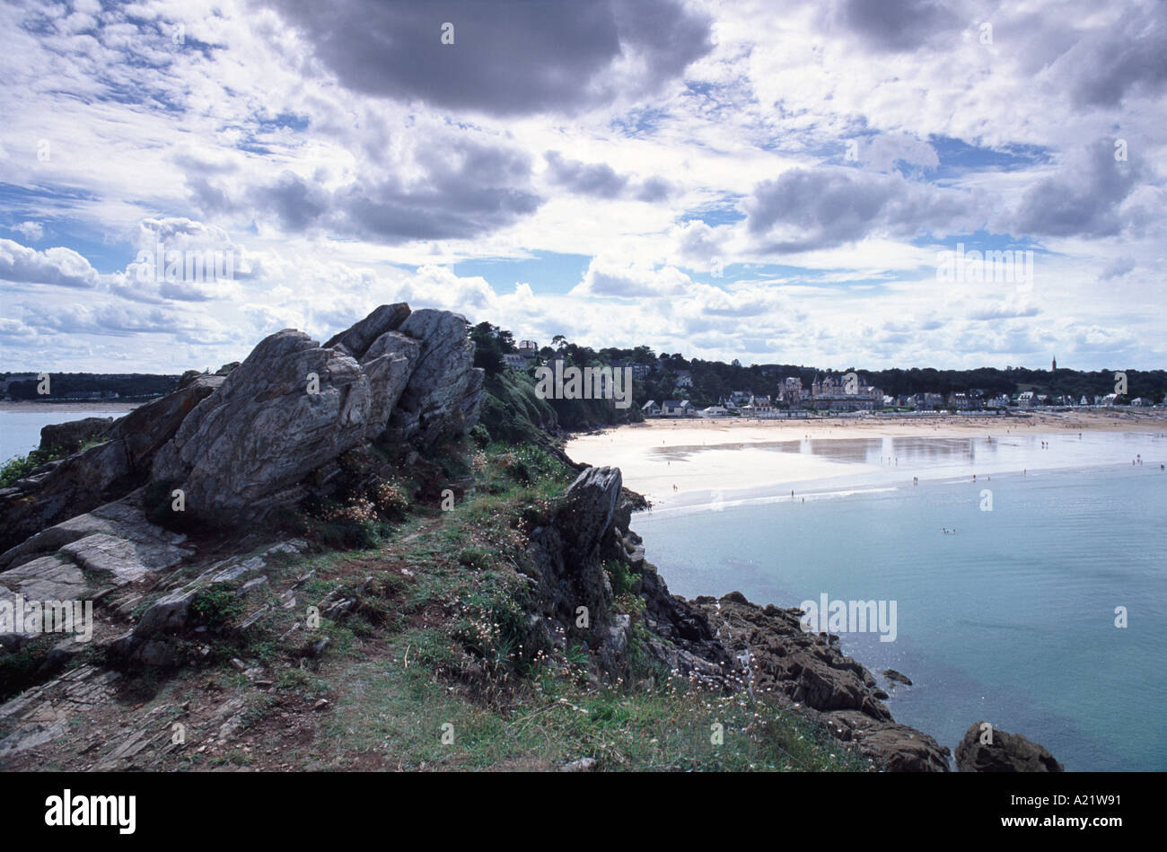 St cast in brittany hi-res stock photography and images - Alamy