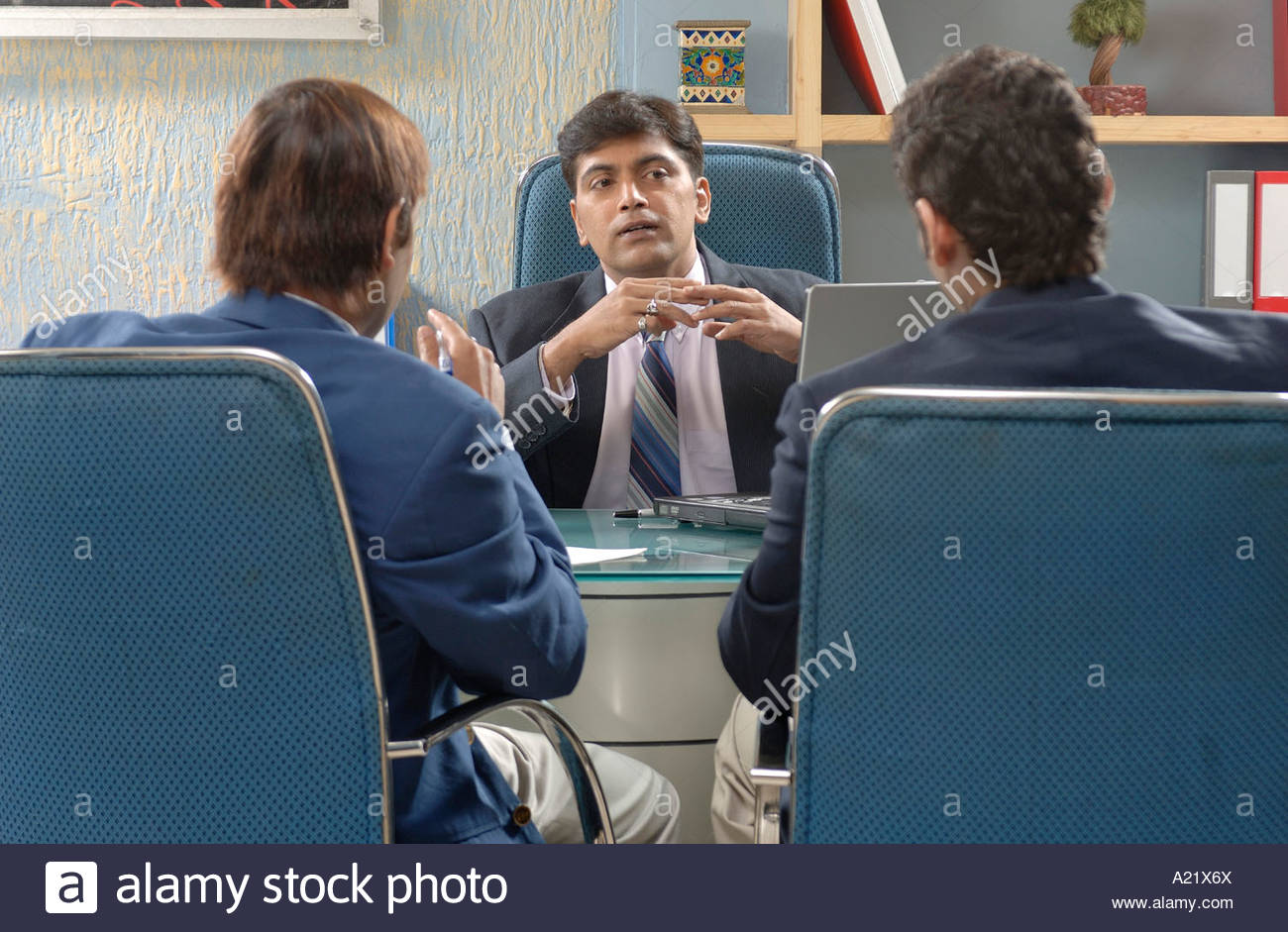 Indian Young Men Chatting Stock Photos & Indian Young Men Chatting ...