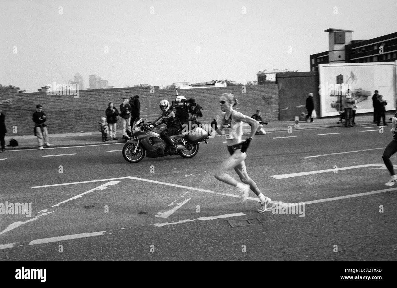 Paula Radcliffe running in the London Marathon on Creek Road between ...
