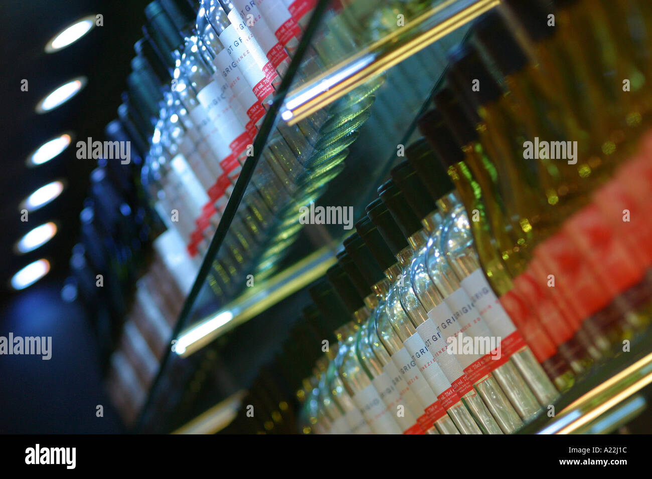 Bottled rows hi-res stock photography and images - Alamy