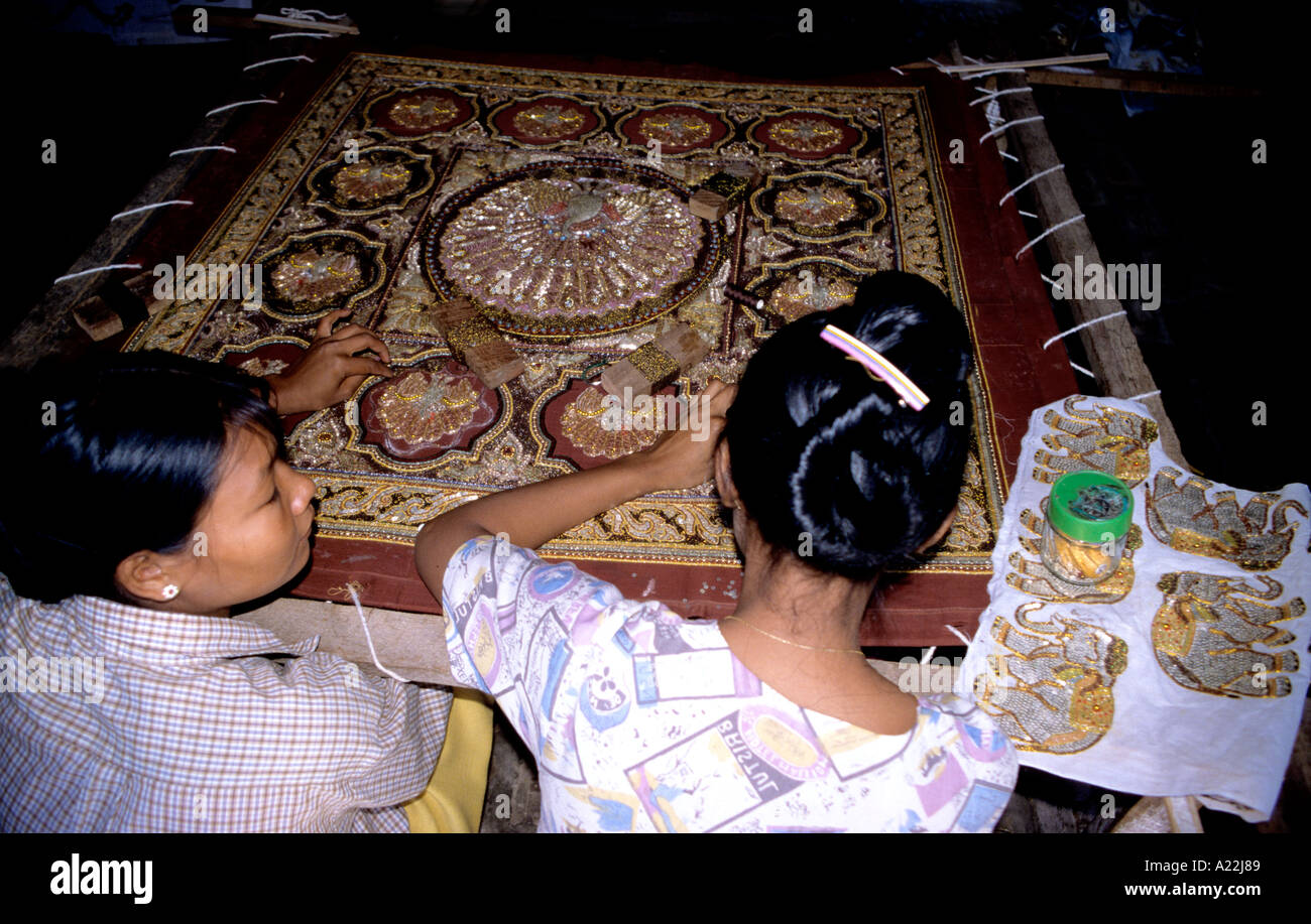 Gold thread embroidery hi-res stock photography and images - Alamy