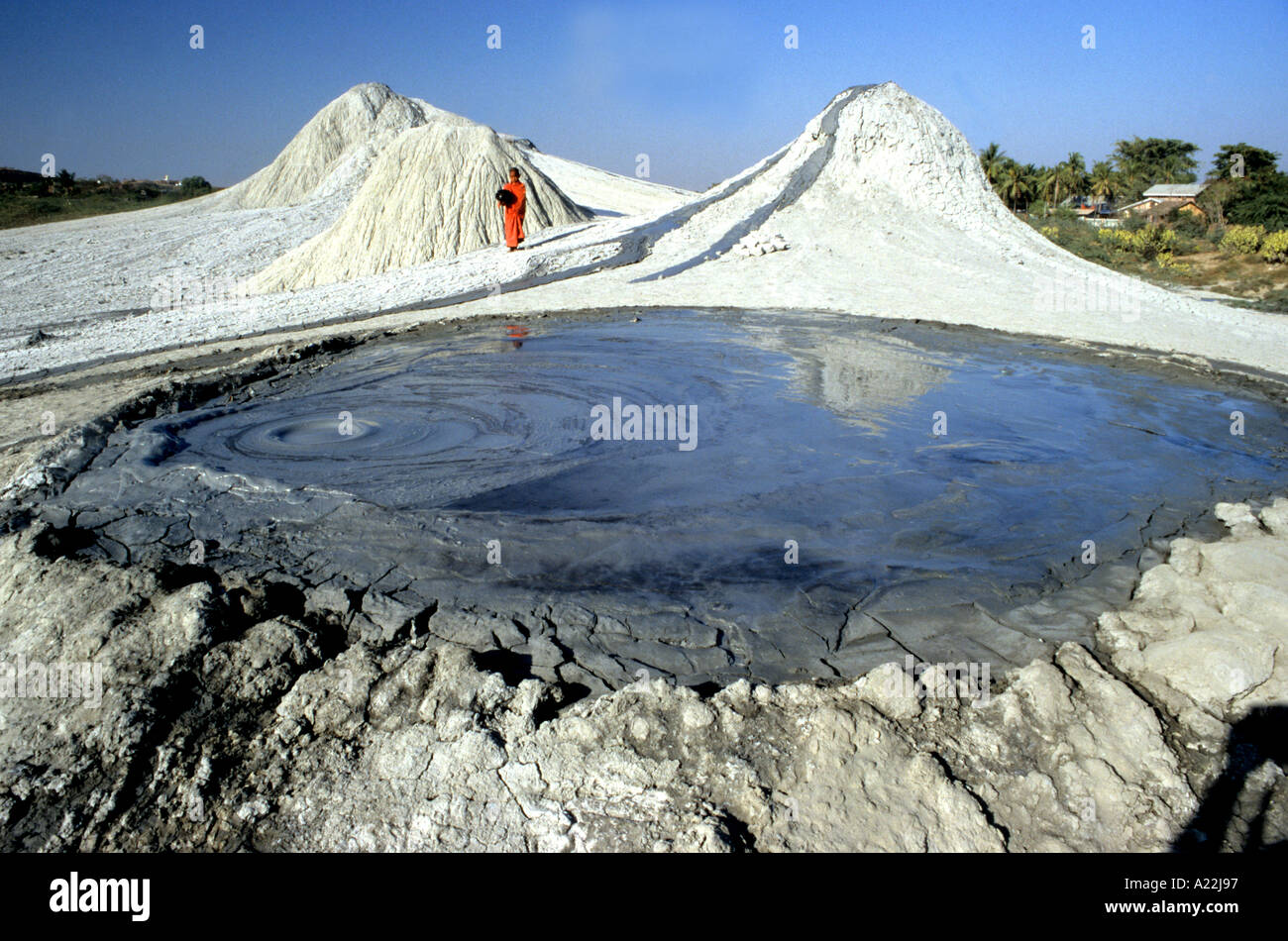 Strata volcanoes hi-res stock photography and images - Alamy