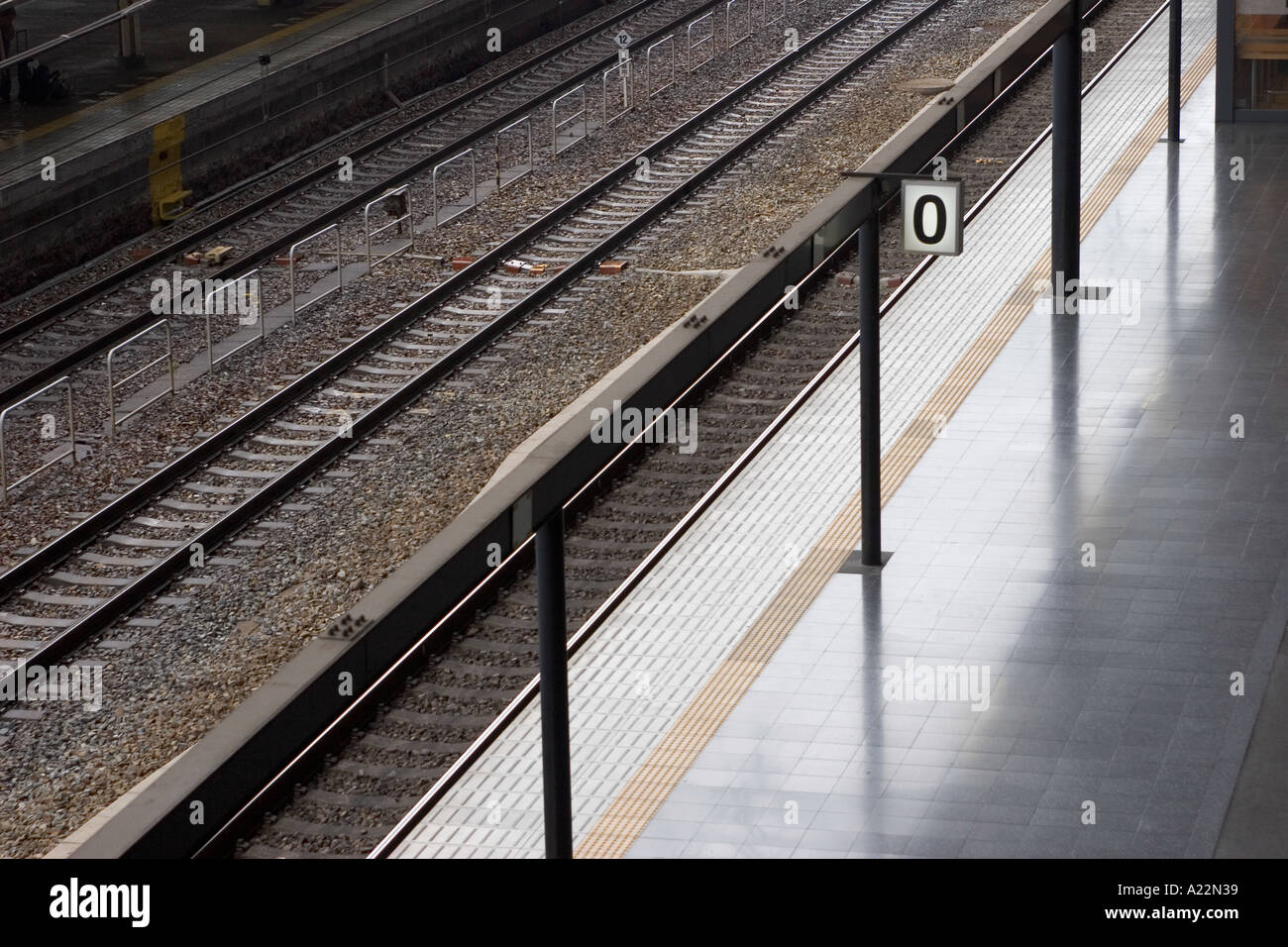 Empty Train Platform Kyoto Station Kyoto Japan Stock Photo - Alamy