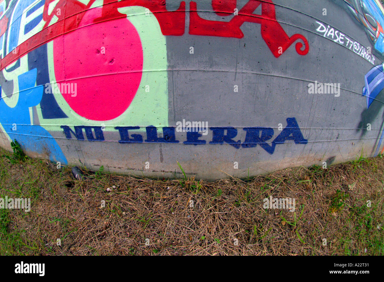 graffiti wall Rome Italy Stock Photo - Alamy