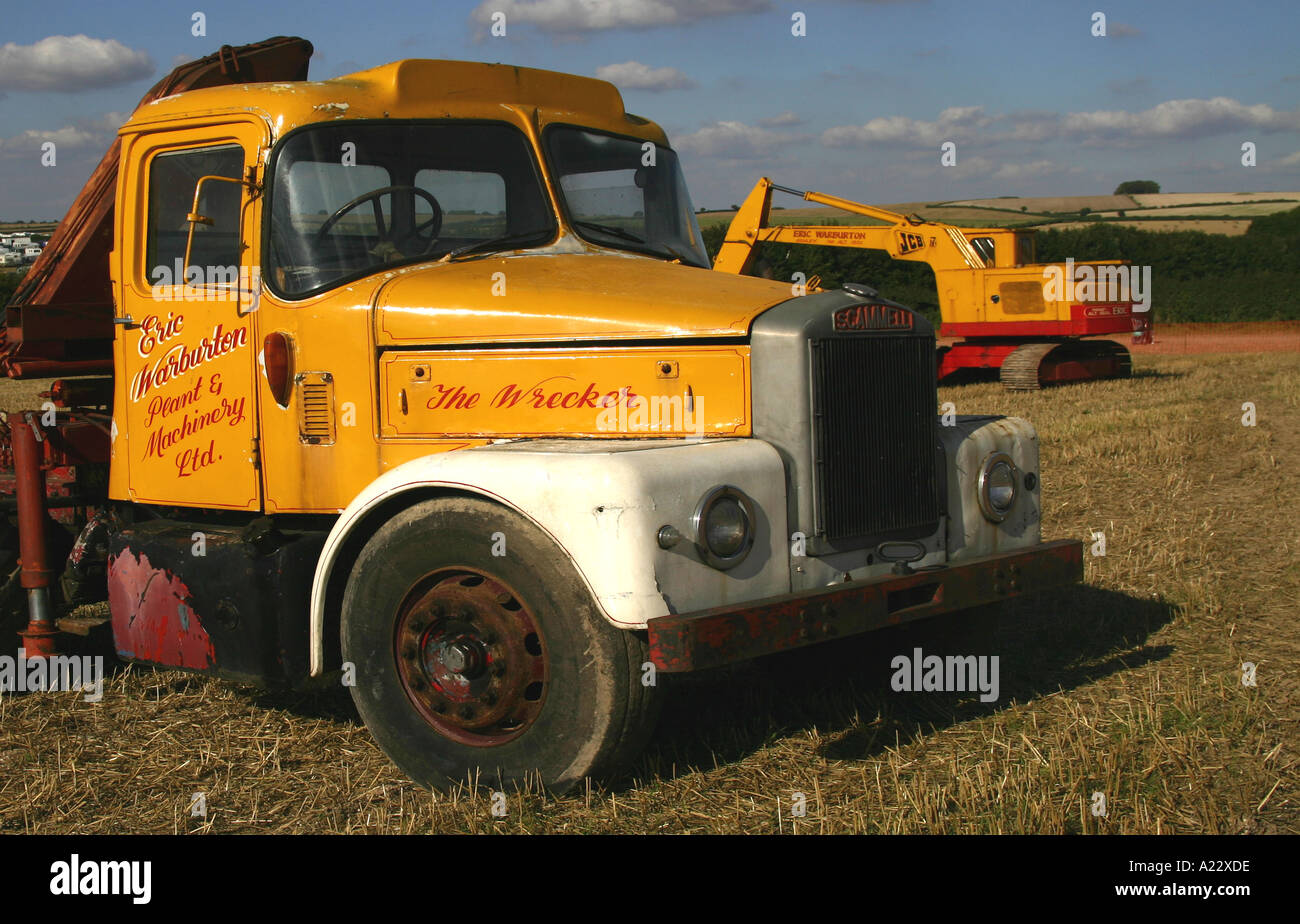 Heavy Haulage Bright yellow Lorry Stock Photo - Alamy