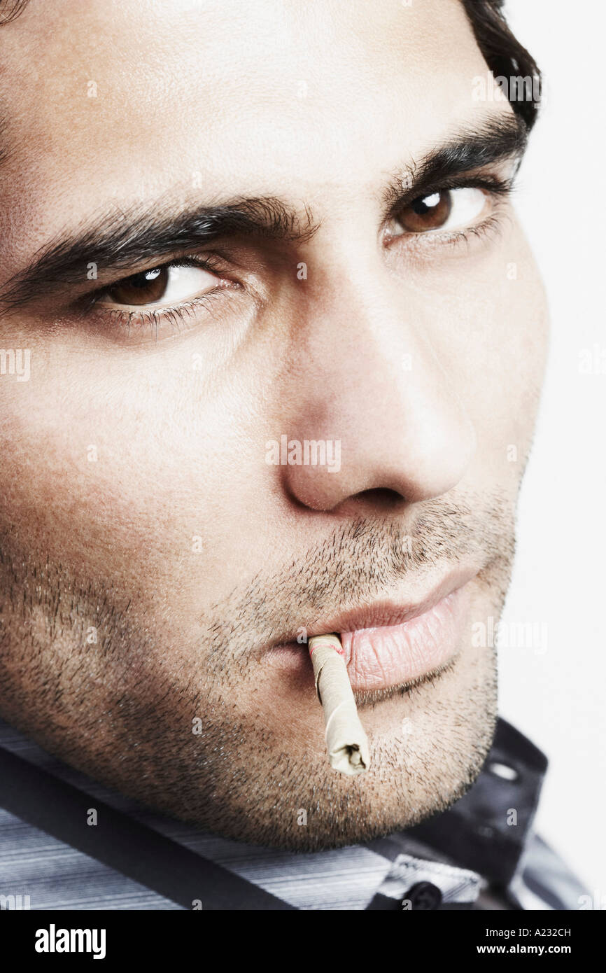 Man smoking bidi hi-res stock photography and images - Alamy