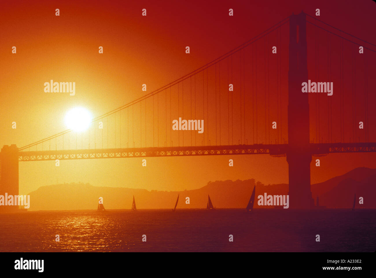 Twilight over golden gate bridge hi-res stock photography and images ...