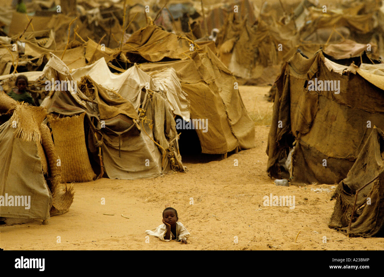 FAMINE IN SUDAN 1985 REFUGEE CAMP AT EL FASHER DARFUR REGION 1985 Stock ...